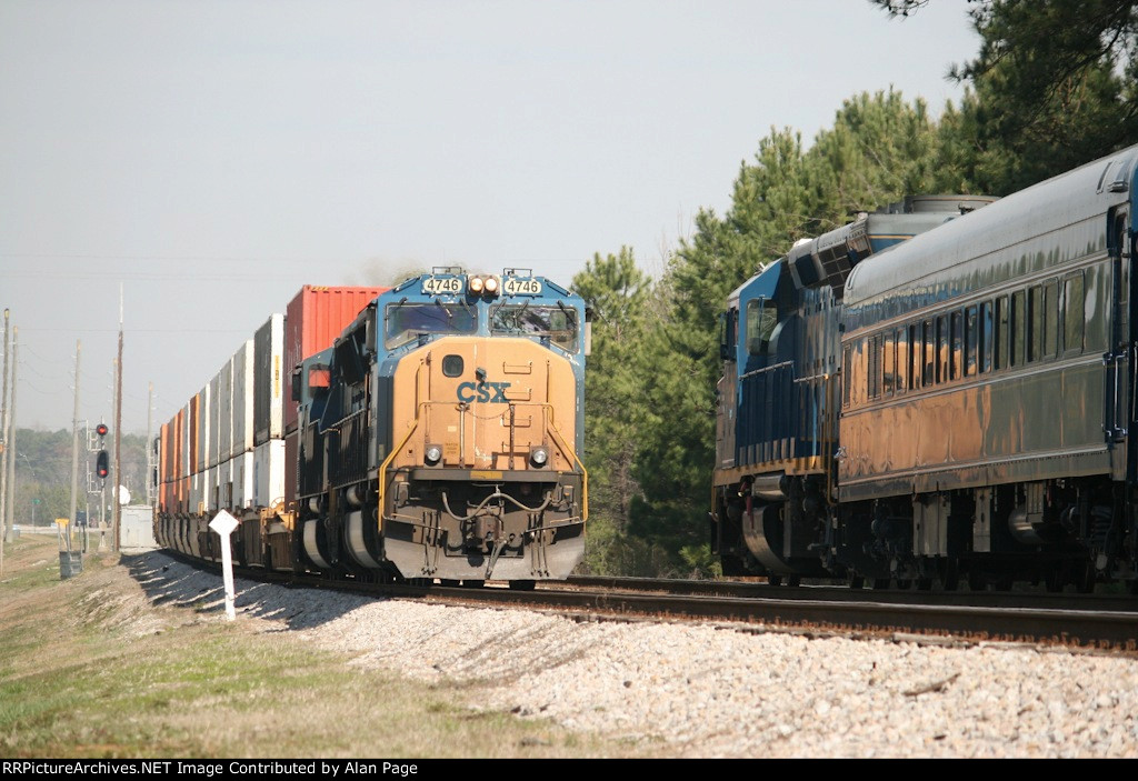 CSX SD70MAC 4746 leads 4711 past GP40WH-2 9969